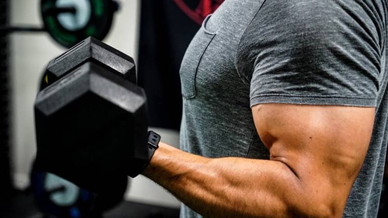 How to Do a Proper Dumbbell Curl | Pro Trainer